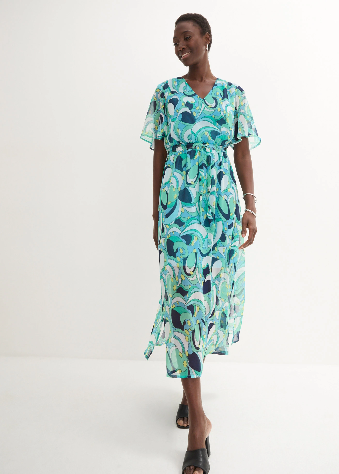 Rochie din şifon cu mâneci fluture • preţ 169,90 lei • magazin bonprix